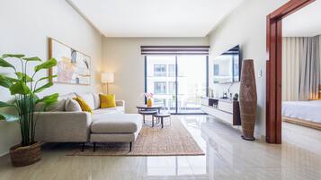 Apartamento de Luxo, vista para a piscina | Sala de estar