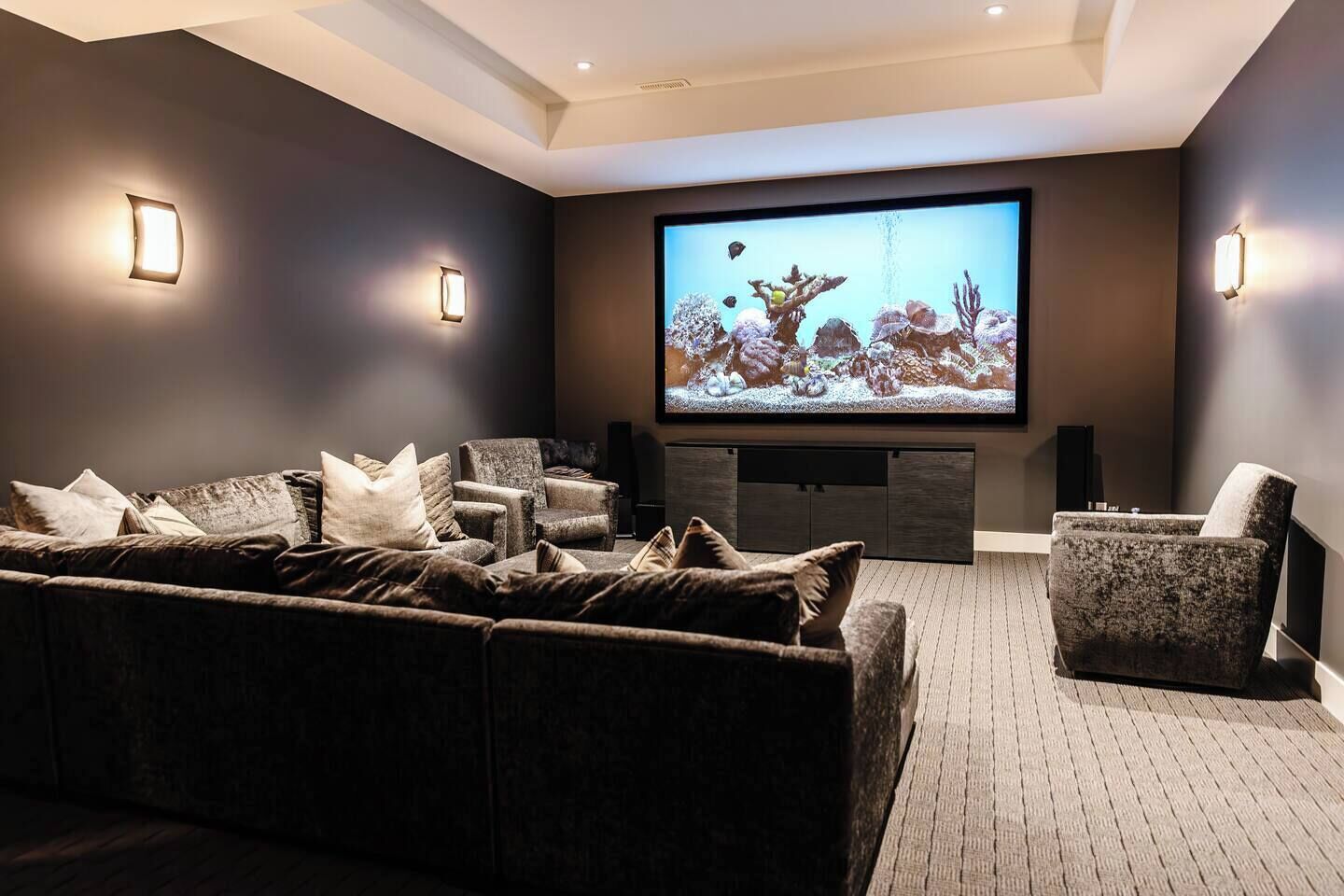 Perched Above Okanagan Lake In Upper Mission, Cascadia Gives You Infinity Pool Views, A Private Hot Tub, Luxe Bedrooms With Ensuites, A Chef Kitchen, Theater Room, Games Lounge & Concierge Support. Perfect For Group Trips, Families & Special Occasion - Kelowna