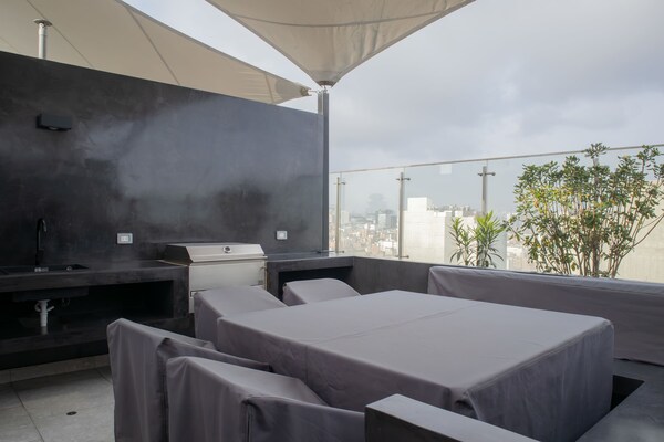 W Magnificent 2br W/ Balcony In Miraflores - Lima