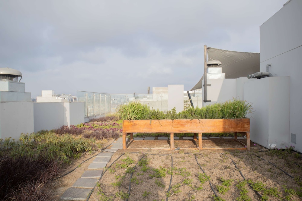 W Magnificent 2br W/ Balcony In Miraflores - Lima