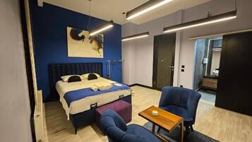 Secretária, ferro/tábua de engomar, Wi-fi grátis