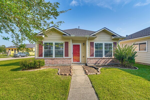 < 1 Block To Park: Family-friendly Houston Home! - Pearland, TX