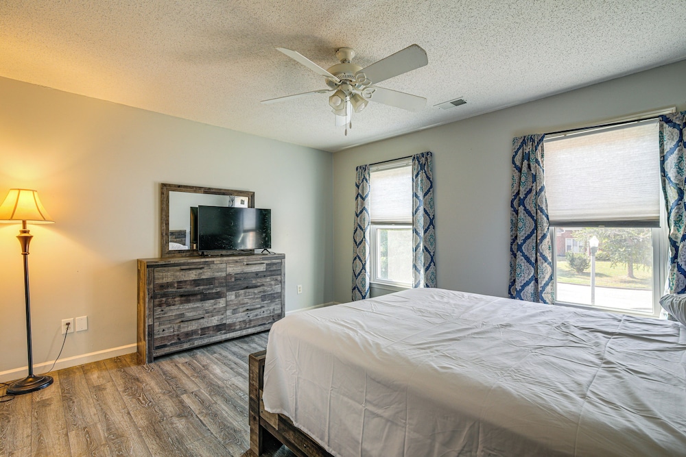 Residential Cul-de-sac: Suburban Memphis Hideaway! - Lakeland, TN