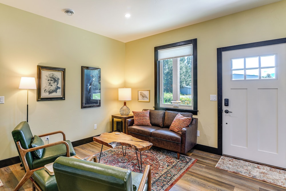 2 Mi To Dtwn Palmer: Custom Valley Home W/ Garage - Palmer, AK