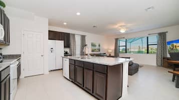 Vila, 5 quartos | Cozinha privada | Geladeira, fogão, cafeteira/chaleira, torradeira