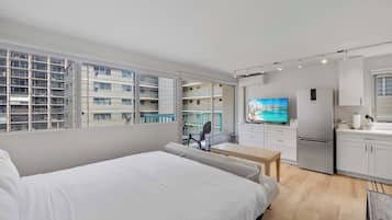 Suite-Estúdio, várias camas, varanda (Aloha Surf Waikiki) | 1 quarto, com decoração personalizada, com mobília individualizada