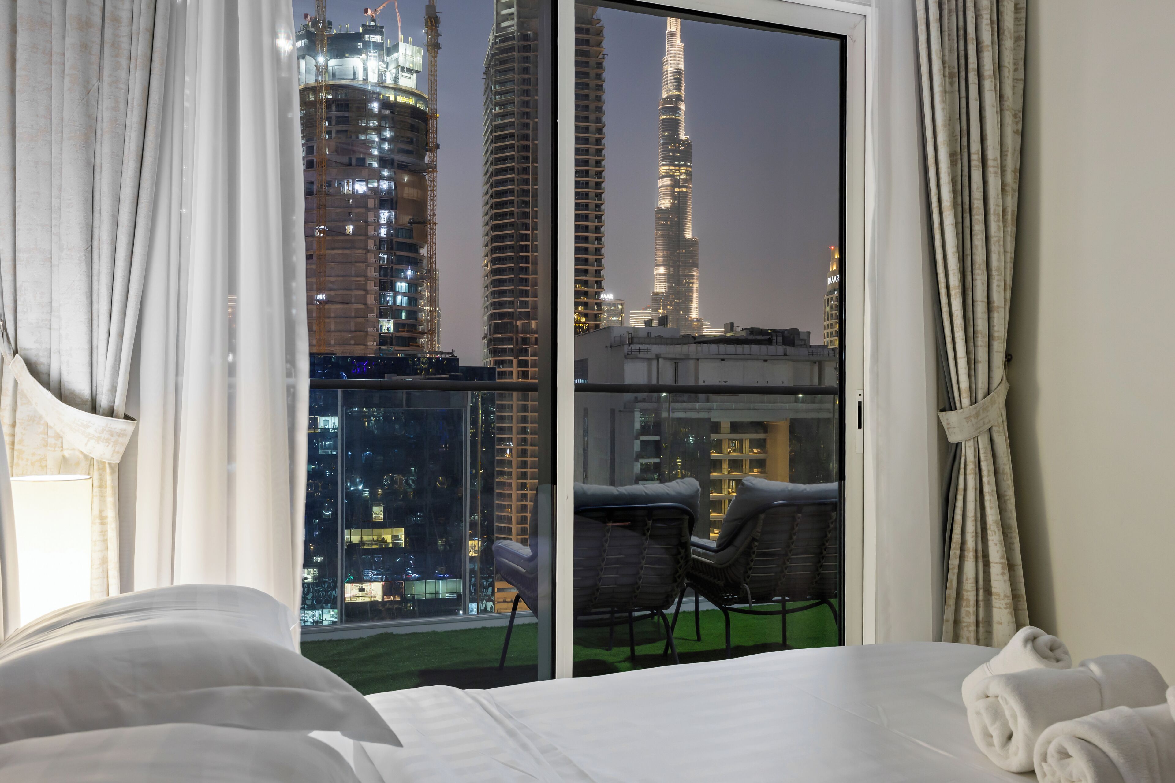 1 Bedroom Apartment - Burj Khalifa View | Minibar, cofre no quarto, com decoração personalizada 