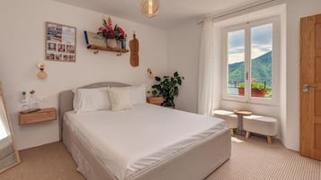 Quarto casal conforto, vista para o lago | Wi-Fi de cortesia