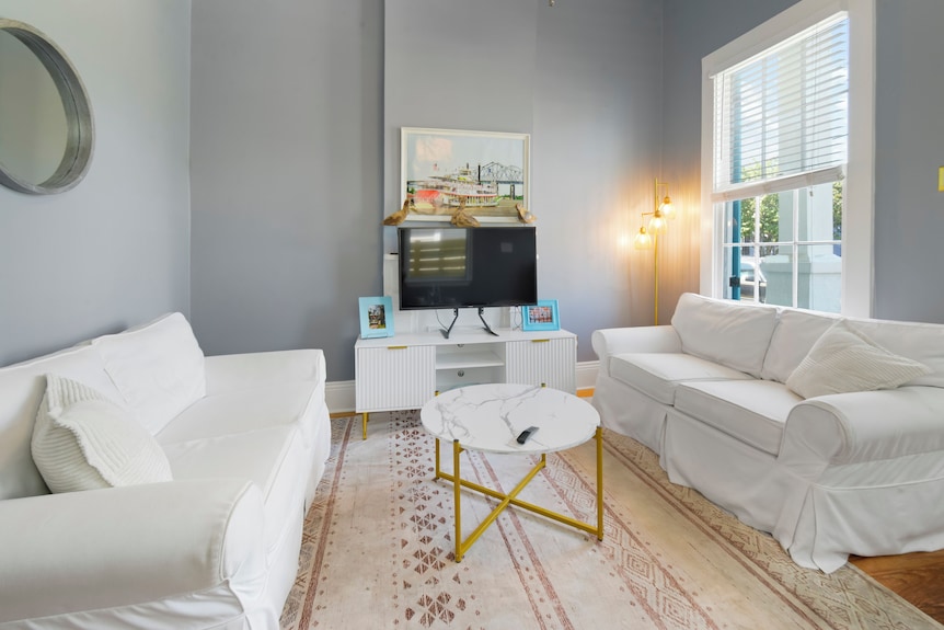 Live Nola-4 Beds, Laundry, Screened-in Porch W/bt-ss Speakers & Pickleball Court - Metairie, LA