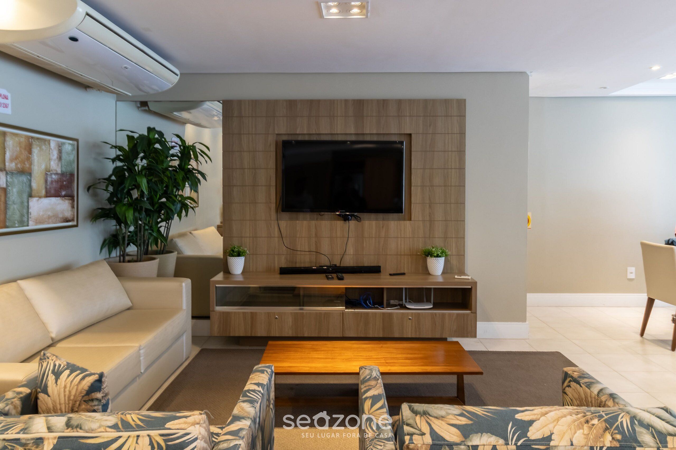 Apartamento Básico | Sala de estar | Televisor 