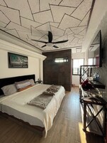 Quarto standard | Edredons de pluma, camas com colchões de espuma com sistema de memória