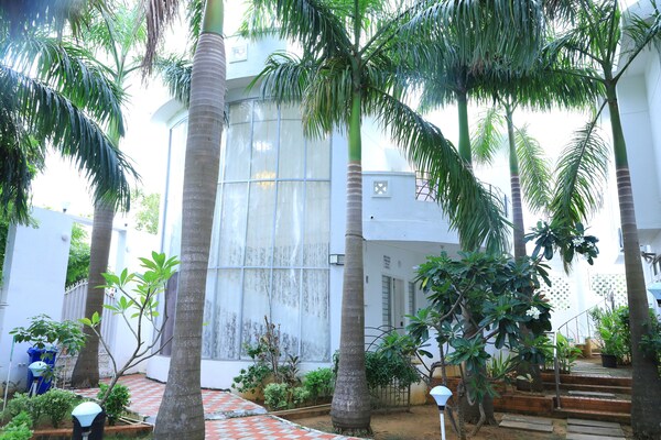 Anton White Villas Resort - Mahabalipuram