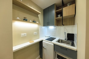 Estúdio Comfort, pátio, Vista para a cidade | Cozinha privada | Rolo de cozinha