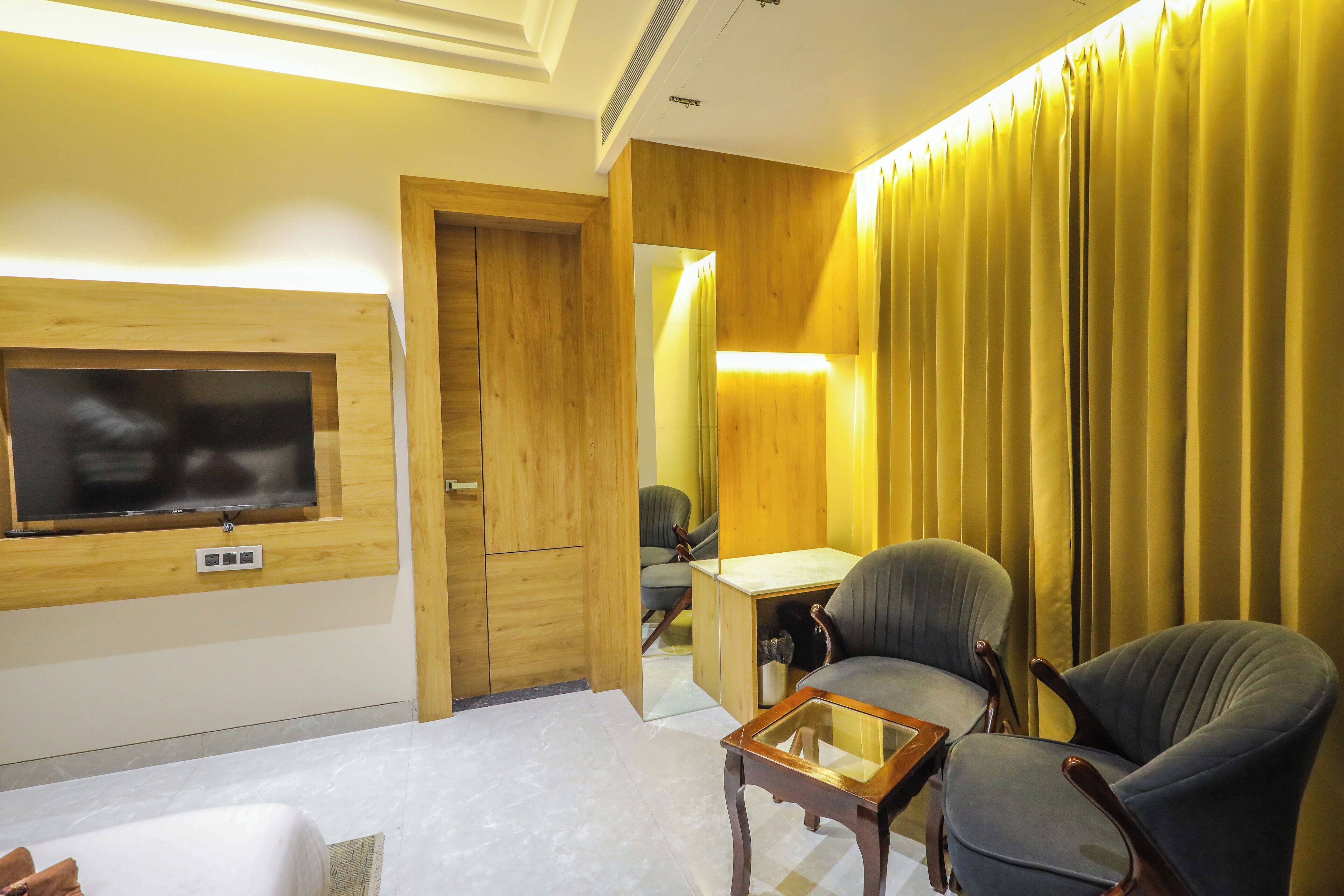 Quarto casal superior | Frigobar, cofres nos quartos, escrivaninha