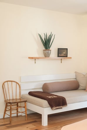 Quarto clássico, varanda, vista para o jardim