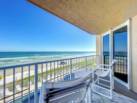 2 quartos, com decoração personalizada, com mobília individualizada 