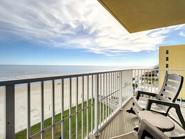 Apartamento em Condomínio Fechado, várias camas, varanda (Oceania Beach Club 501) | Terrenos do alojamento