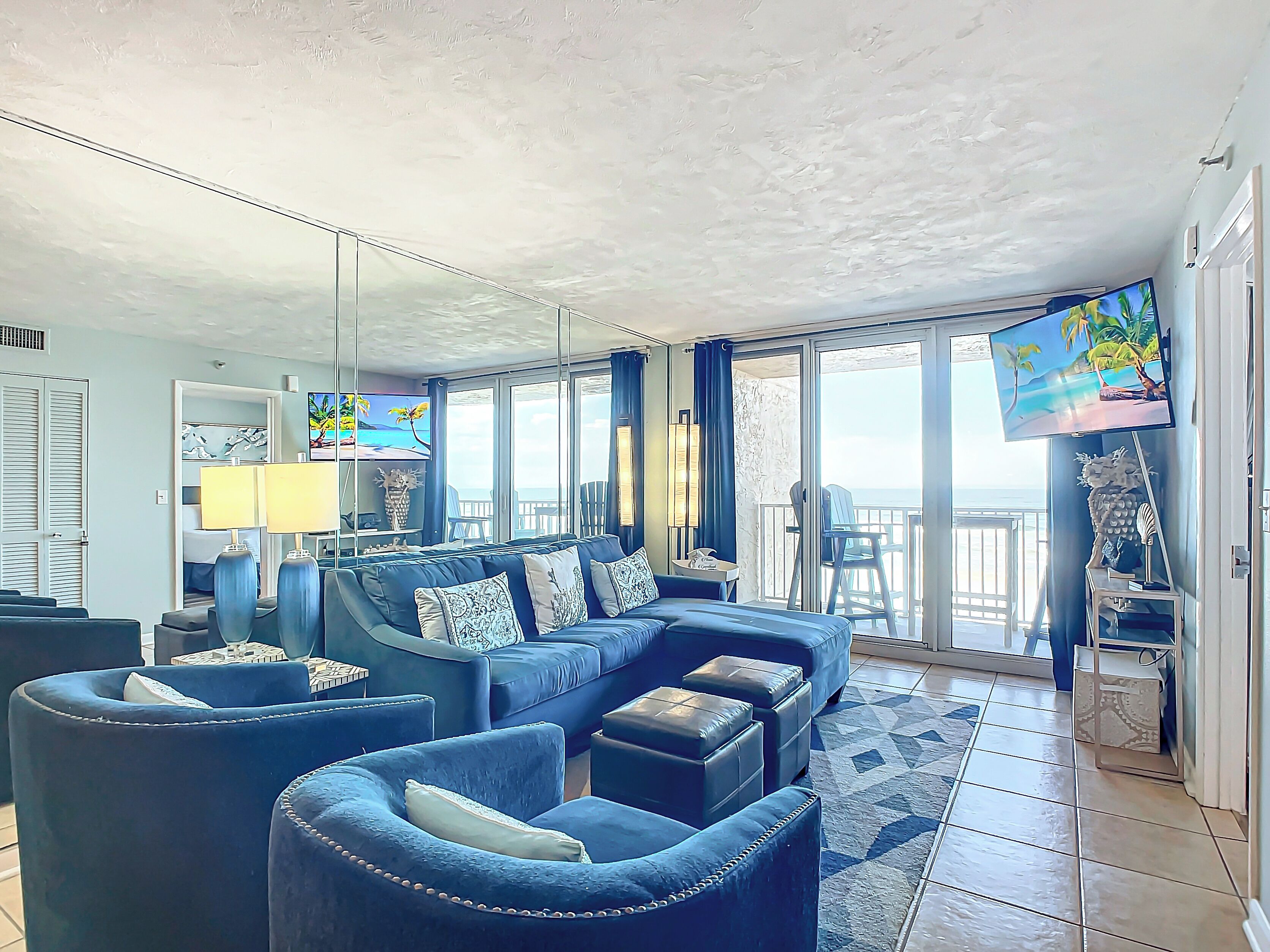 Condo, várias camas, sacada, vista para o oceano (Oceania Beach Club 304) | Área de estar