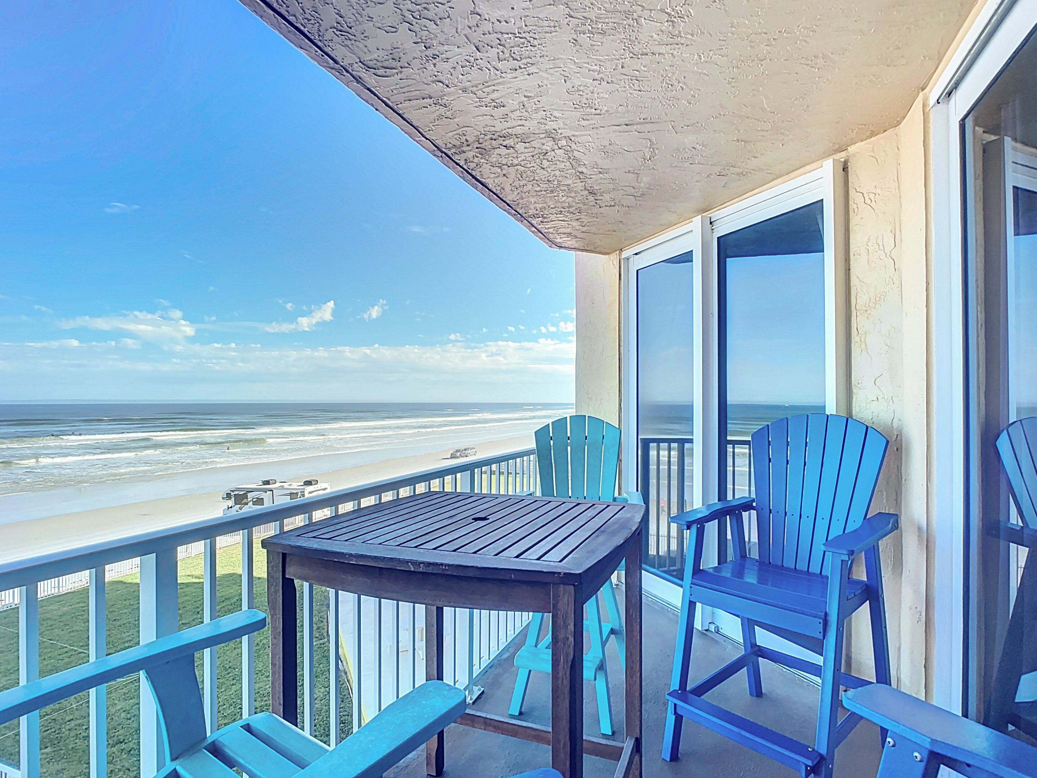 Apartamento em Condomínio Fechado, várias camas, varanda (Oceania Beach Club 304)