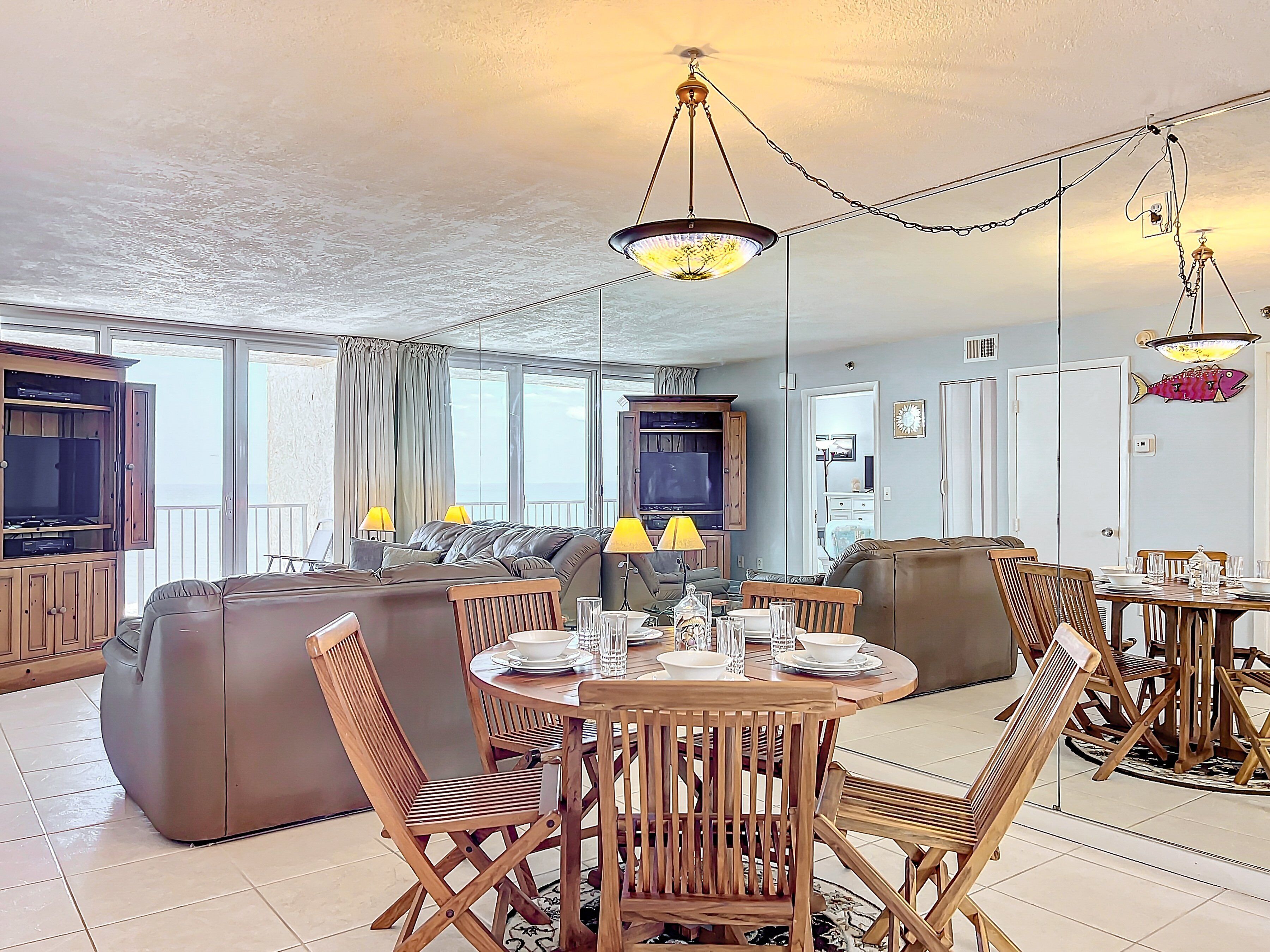 Apartamento em Condomínio Fechado, várias camas, varanda (Oceania Beach Club 703) | Restaurantes