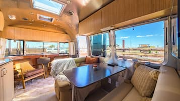 Quarto casal luxo, varanda | Área de estar