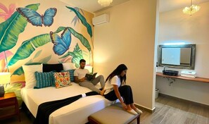 Quarto Duplo ou Twin Deluxe, 1 cama queen-size, casa de banho privativa, vista para o jardim | Cortinas/cortinados opacos, Wi-fi grátis 