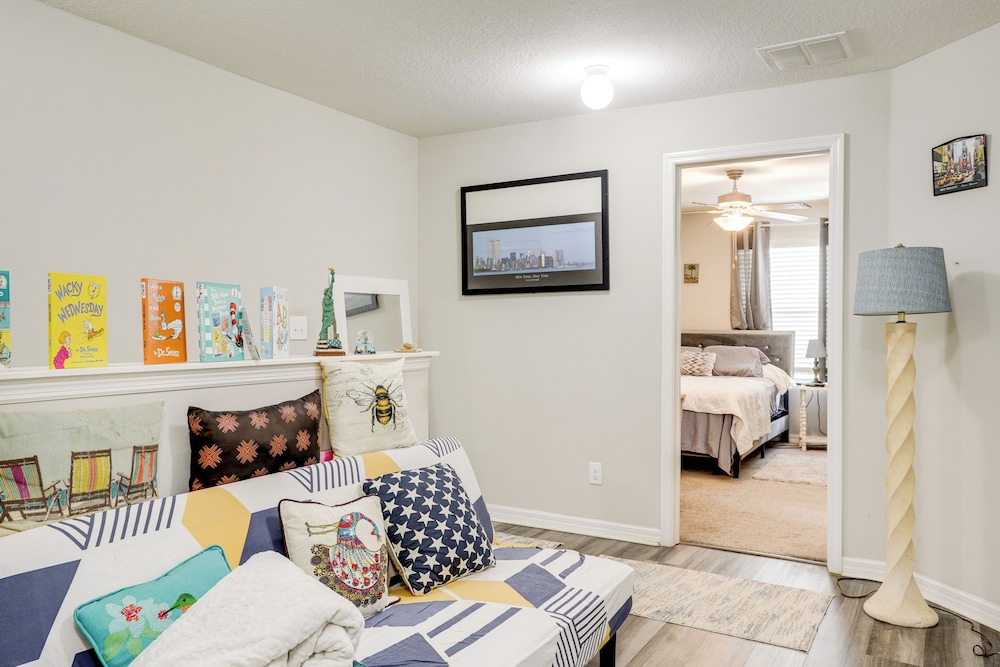4 Mi to Brandon Exchange: Resort-Style Townhome! - Greater Palm River ...