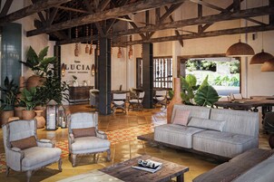 2 bares/lounges, bar ao lado da piscina