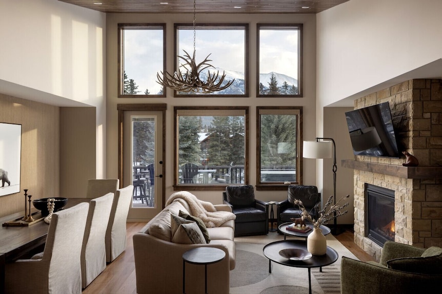 Brand New Luxury Villa | Private Hot Tub - Alberta