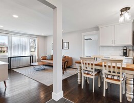 Casa, várias camas, pátio, vista para o jardim (Franklin Retreat) | Sala de estar | Televisor de ecrã plano de 55 polegadas com canais digitais 