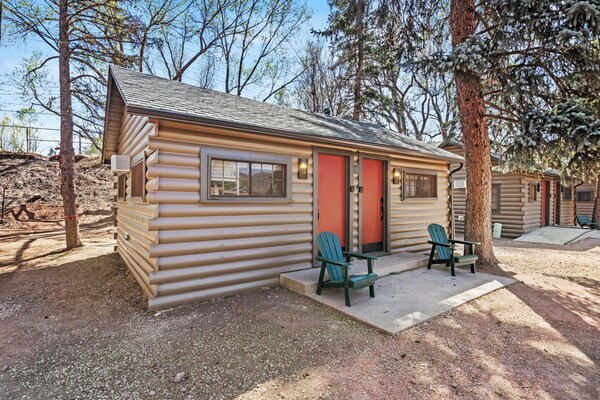 Timber Lodge Cabin 12 - Colorado Springs