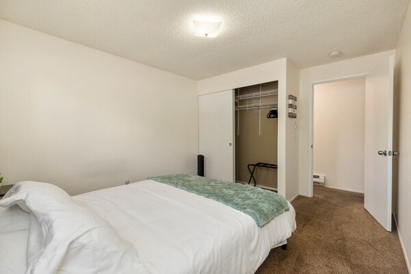 Family-friendly 2br Home In Lynnwood W Parking - Mukilteo Beach, WA