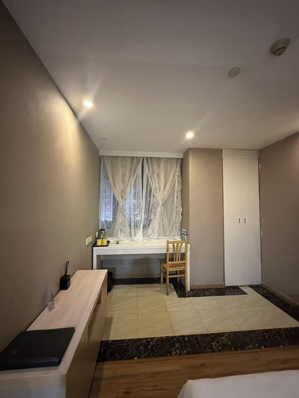 Cabana de Madeira Deluxe | Secretária, secretária adequada para computadores portáteis 