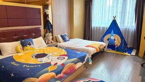 Quarto Triplo Familiar | Secretária, secretária adequada para computadores portáteis 