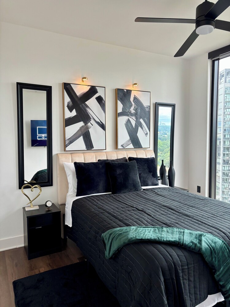 17th Floor Luxe Midtown Views + Pool + Gym - Atlanta | Vrbo