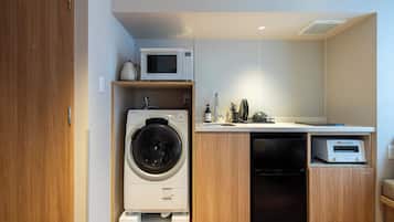Estúdio superior (Apartment) | Cozinha privada | Geladeira, micro-ondas, torradeira, produtos de limpeza