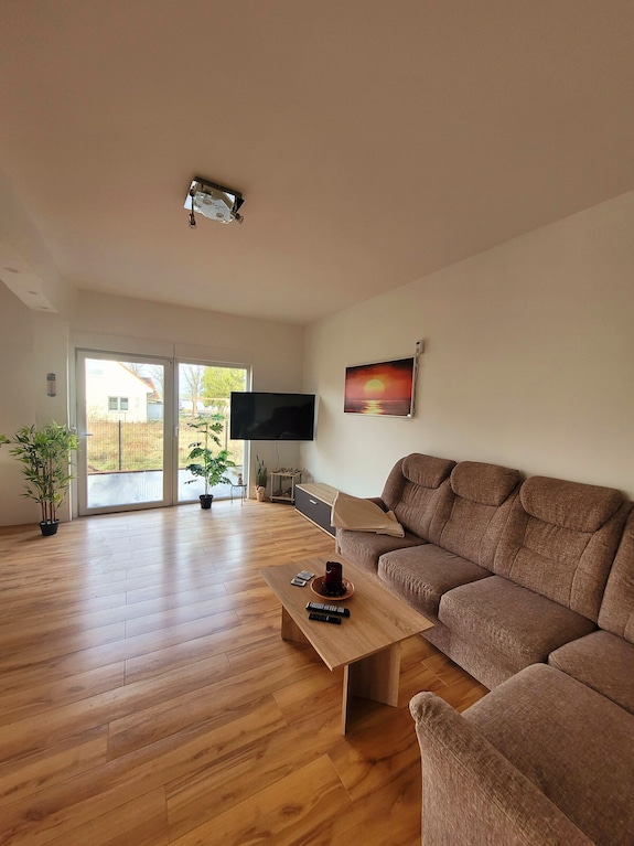 Holiday Home 'Ferienhaus Schw Agnes' With Lake View, Private Terrace & Wi-fi - Sternberg