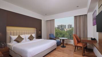 Quarto luxo | Frigobar, cofres nos quartos, escrivaninha