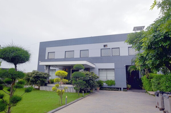 Aceotel Resort 7th Cloud Indore - Indore