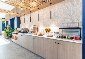Pequeno-almoço tipo buffet diário mediante uma taxa 