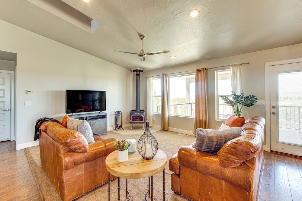 Panoramic Views: Spacious Home In Cedar City! - Cedar City, UT