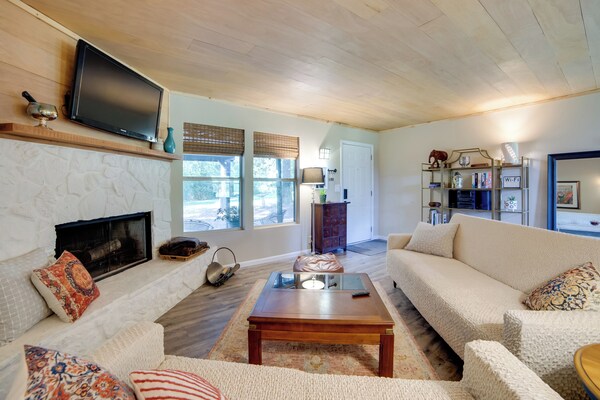 隐秘的度假屋，坐落在松树林中的约10英亩土地上！ - 坎普郡