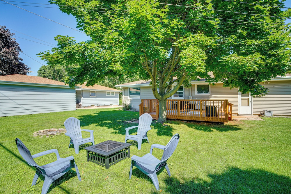 Large Backyard, Walk To Hospital: Sheboygan Abode! - Wisconsin