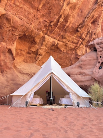 Tenda Clássica, pátio, vista para a montanha. The Legacy of Wadi Rum