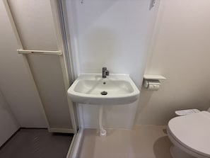 Quarto duplo família | Escrivaninha, espaço de trabalho para notebook, Wi-Fi de cortesia