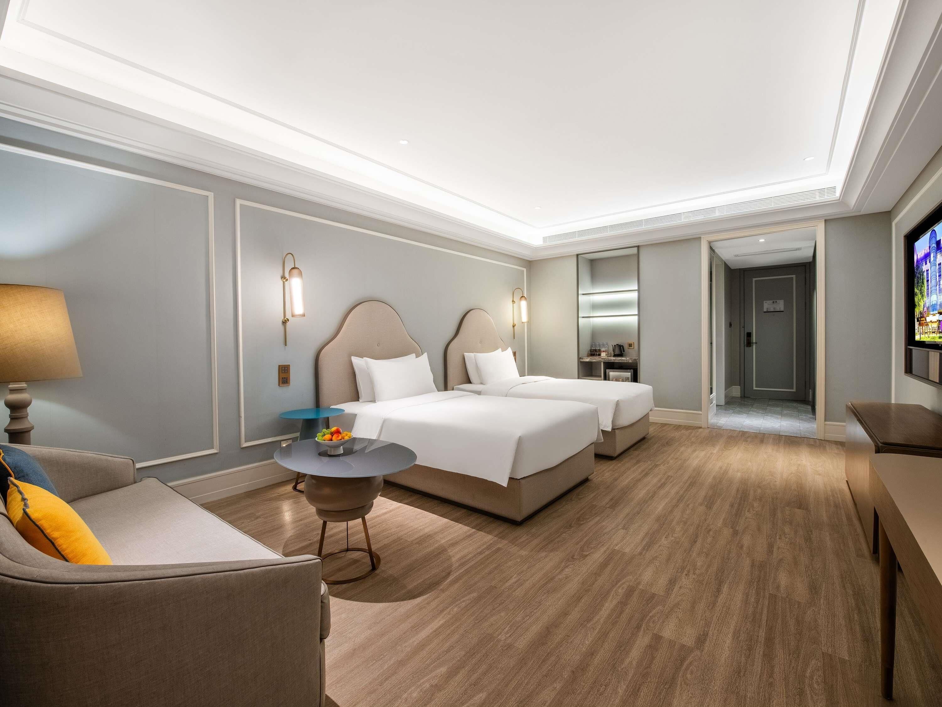 Roupa de alta qualidade, edredões de penas, minibar grátis 