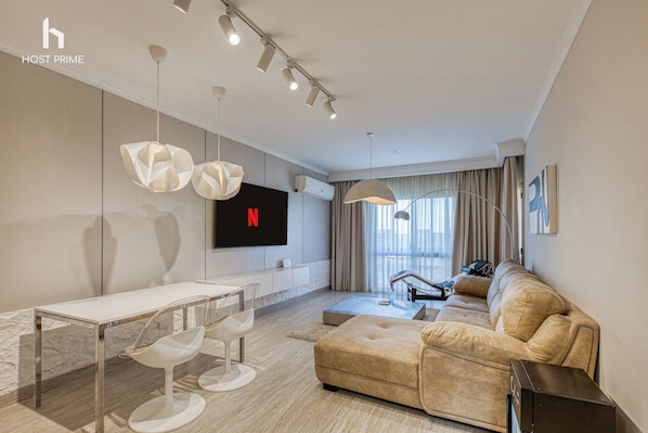 Apartamento, vista para o jardim | Cofres nos quartos, cortinas blackout, ferros/tábuas de passar roupa
