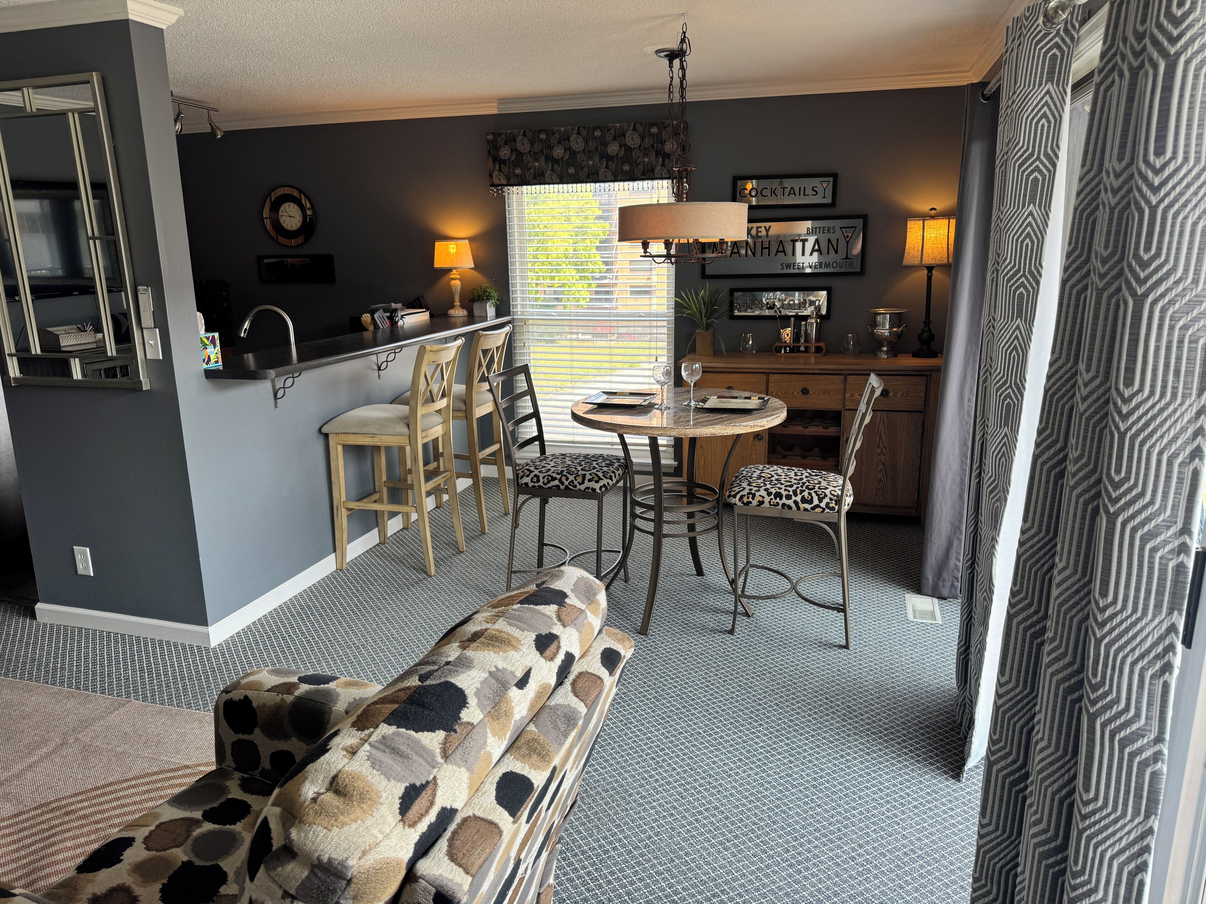 Stylish 1-bedroom Plaza Retreat With Pool - 43 - Kansas City, MO