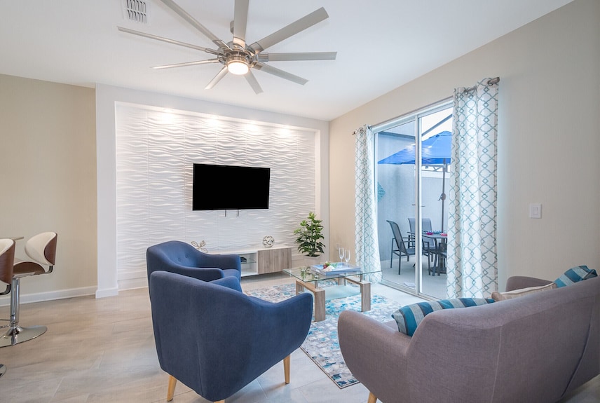 Glamorous Townhouse 4bed/3bath/pool/5min Disney - Florida