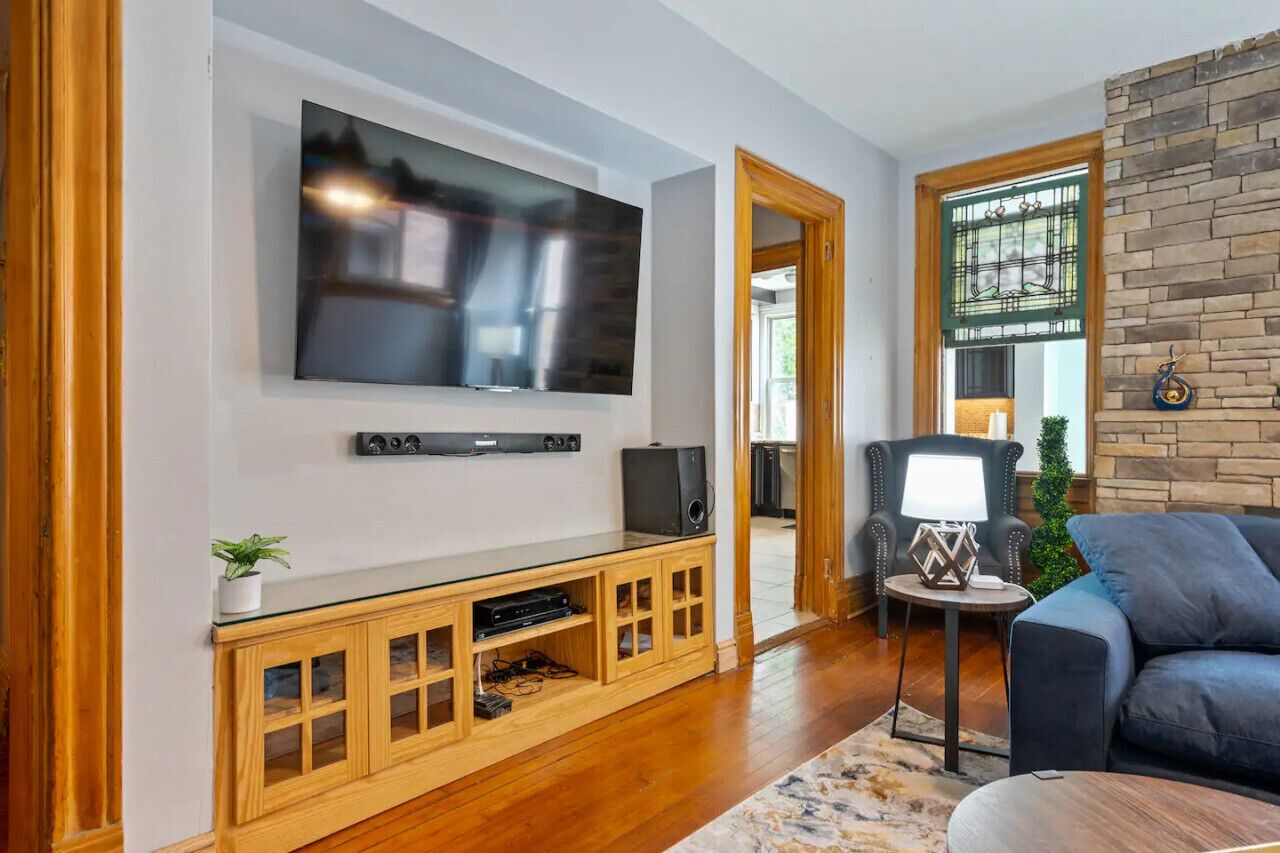 3-story Historic Home | Steam Shower | 3 King Beds - Pittsburgh, PA